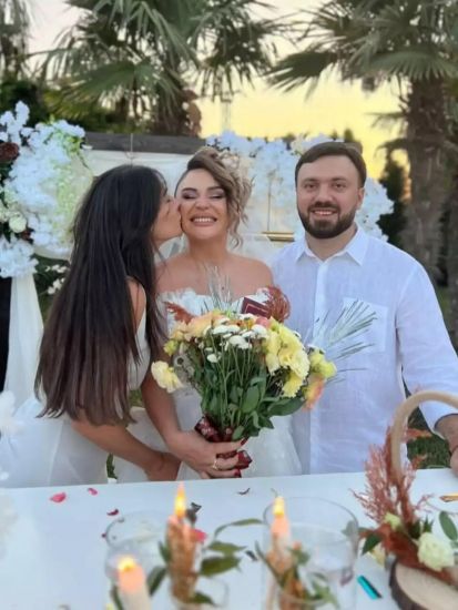 AzTV-nin aparıcısı meyxanaçı ilə evləndi - FOTO